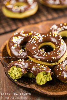 Matcha Green Tea Donuts 抹茶ドーナツ • Just One Cookbook