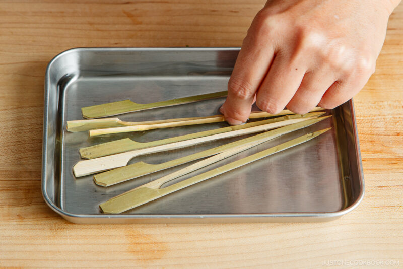 Tsukune (Japanese chicken meatball skewer) つくね • Just One Cookbook