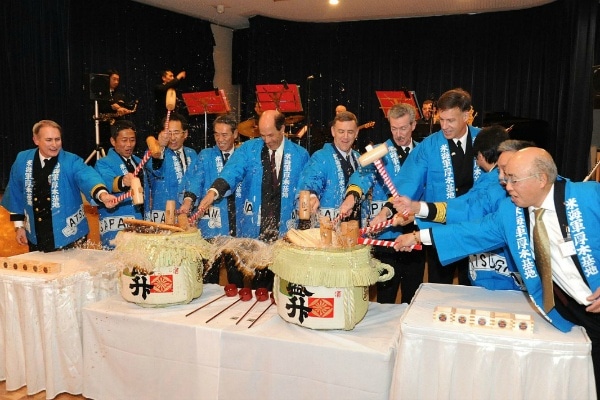 Kagami Biraki (Breaking of New Year's Mochi) 鏡開き • Just One Cookbook