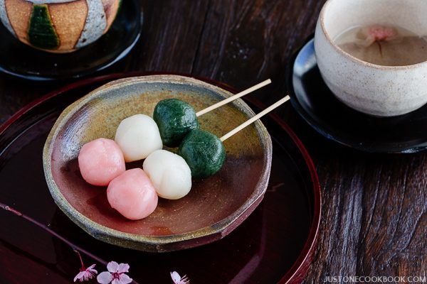 Hanami Dango 花見団子 • Just One Cookbook
