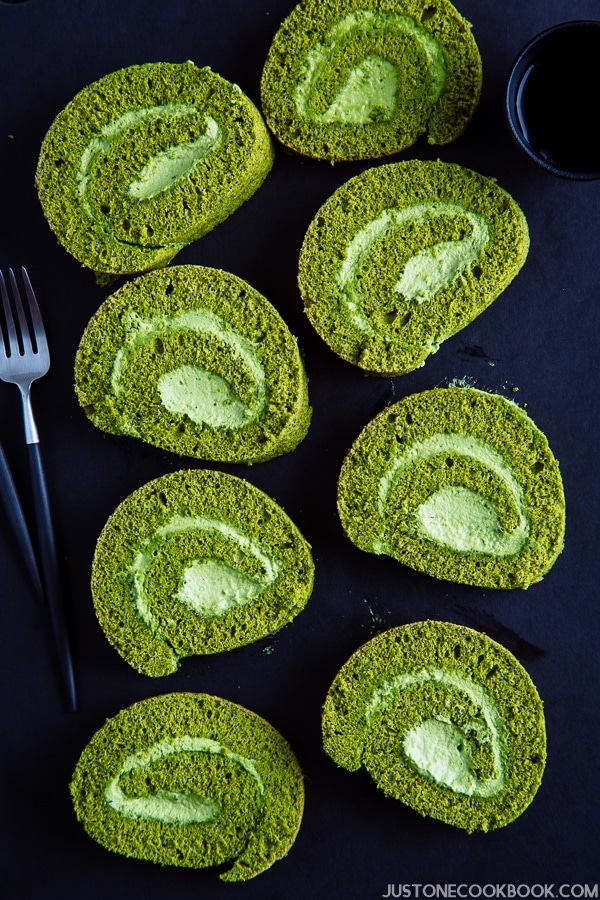Matcha Swiss Roll (Roll Cake) 抹茶ロールケーキ • Just One Cookbook