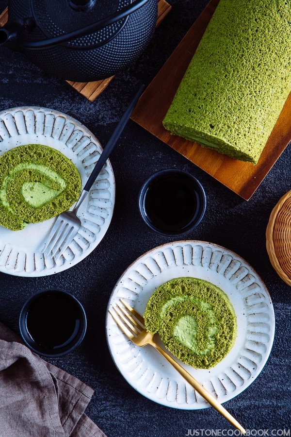 Matcha Swiss Roll (Roll Cake) 抹茶ロールケーキ • Just One Cookbook
