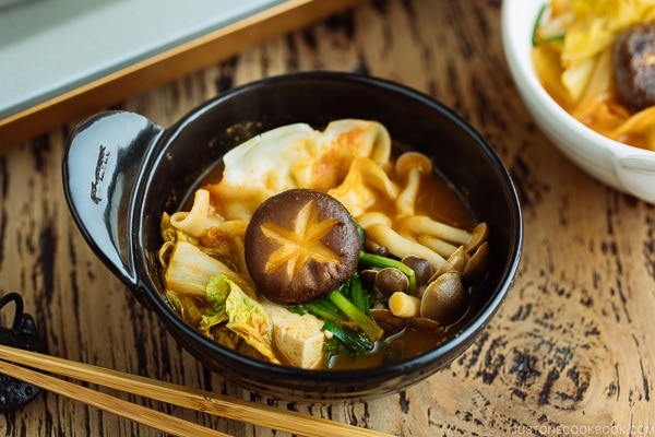 Kimchi Gyoza Nabe (Hot Pot) キムチ餃子鍋 • Just One Cookbook
