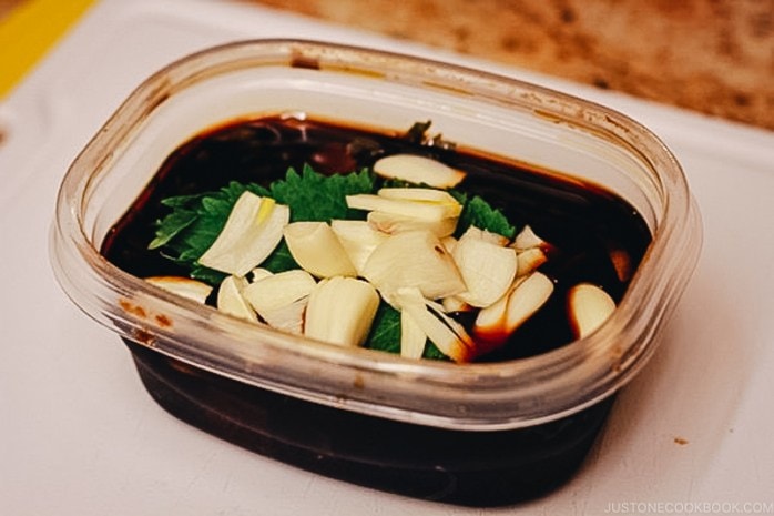 Shiso Garlic Soy Sauce ニンニク紫蘇醤油 • Just One Cookbook