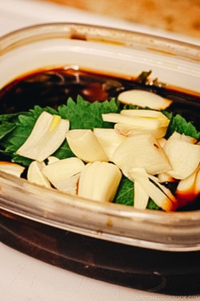 Shiso Garlic Soy Sauce ニンニク紫蘇醤油 • Just One Cookbook
