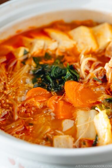 Kimchi Nabe キムチ鍋 • Just One Cookbook