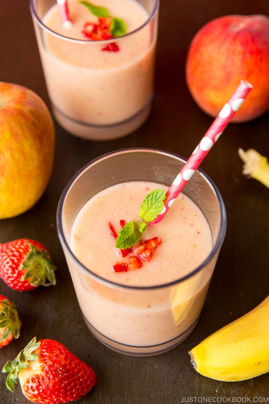 Strawberry Banana Smoothie (Video) • Just One Cookbook