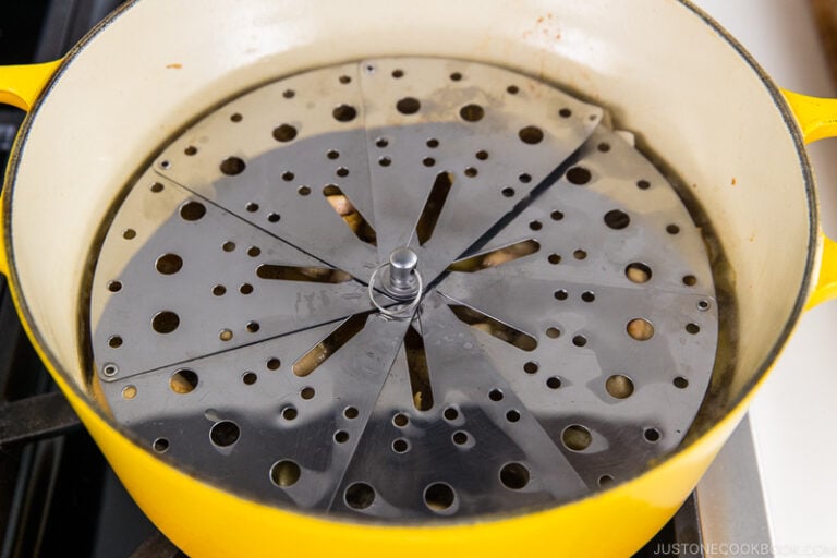 What is Otoshibuta (Drop Lid) and How to Make It • Just One Cookbook