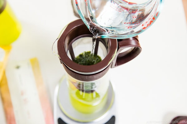 How to Cold Brew Green Tea 水出し緑茶 • Just One Cookbook