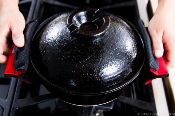 How To Cook Rice in a Donabe 土鍋ご飯の炊き方 • Just One Cookbook