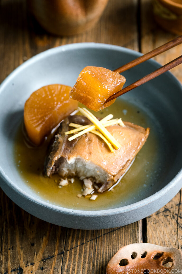 Buri Daikon (Simmered Yellowtail and Daikon) ブリ大根 • Just One Cookbook