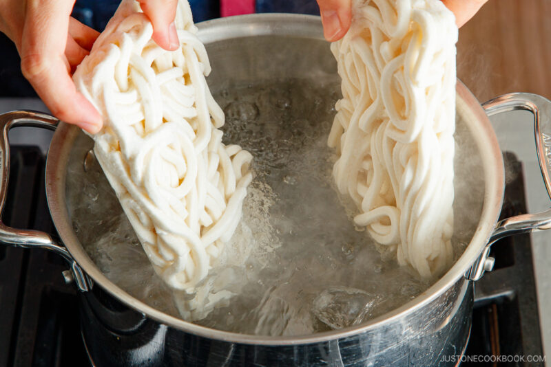 Udon Noodle Soup (Kake Udon) (Video) かけうどん • Just One Cookbook