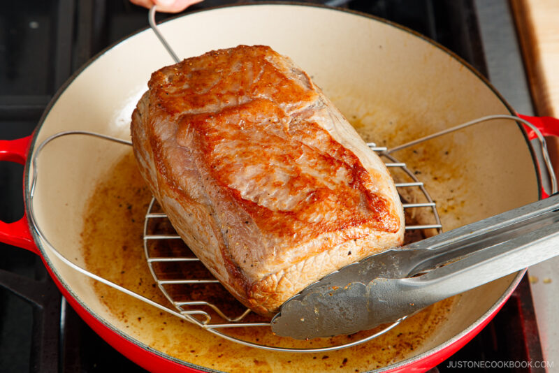Roast Beef with Japanese-style Soy Sauce Gravy ローストビーフ • Just One Cookbook