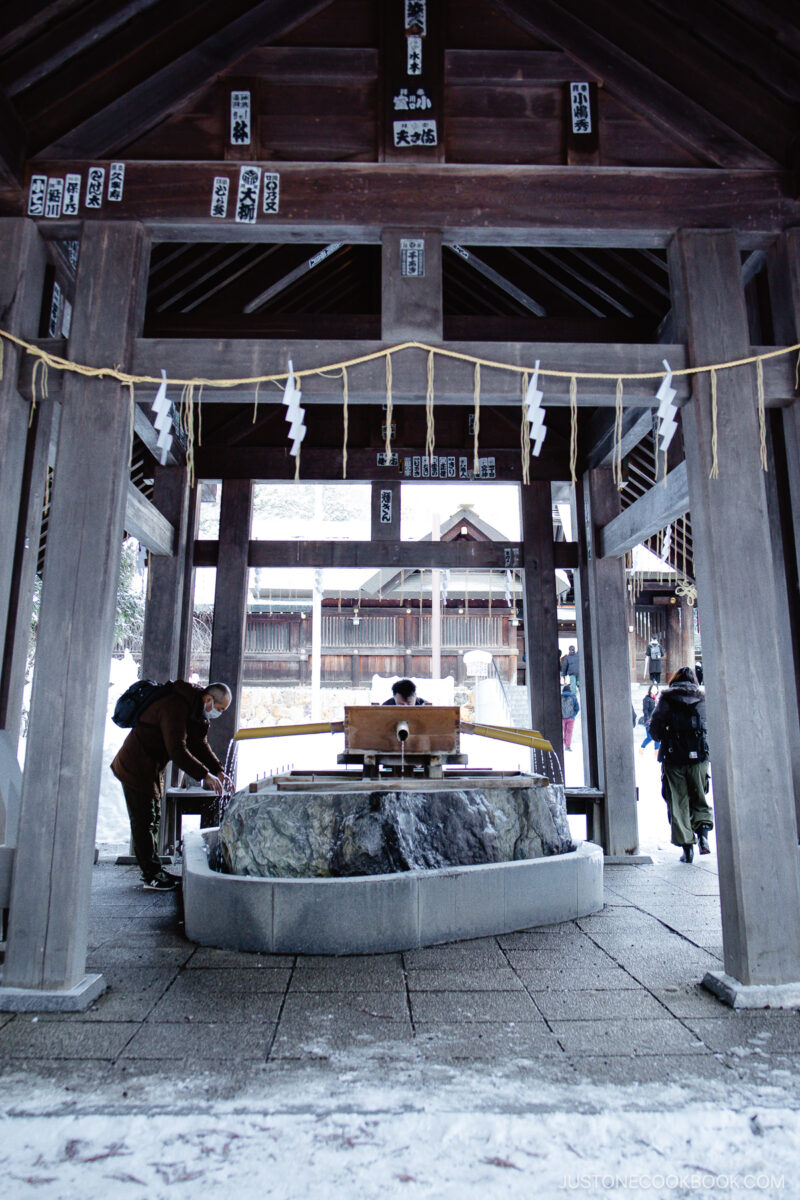 Etiquette Suggestions for Visiting Shrines and Temples in Japan ...