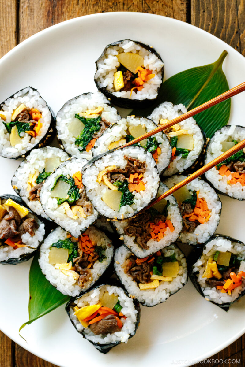 Kimbap (Korean Seaweed Roll) キンパ • Just One Cookbook