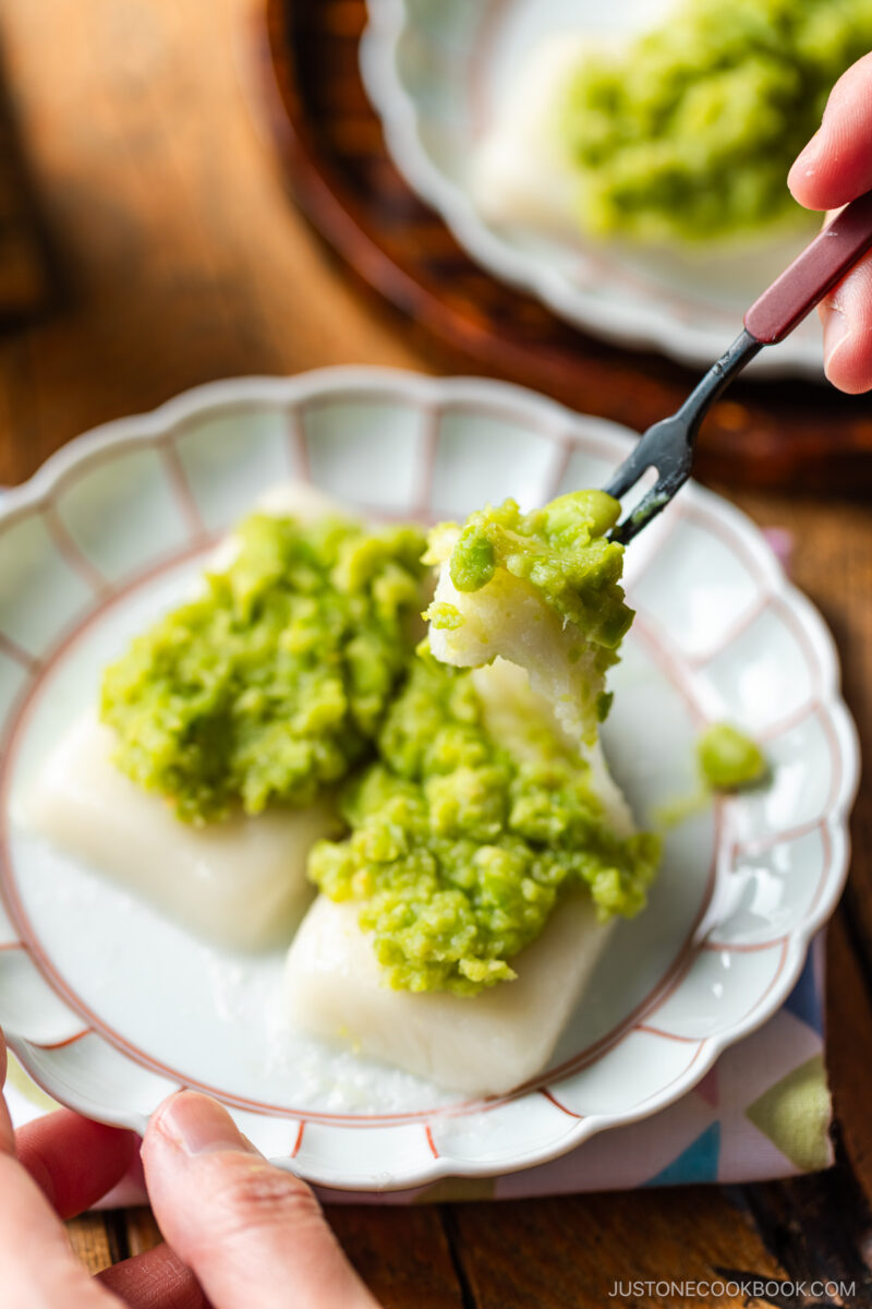 Zunda Mochi (Sweet Edamame Mochi) ずんだ餅 • Just One Cookbook