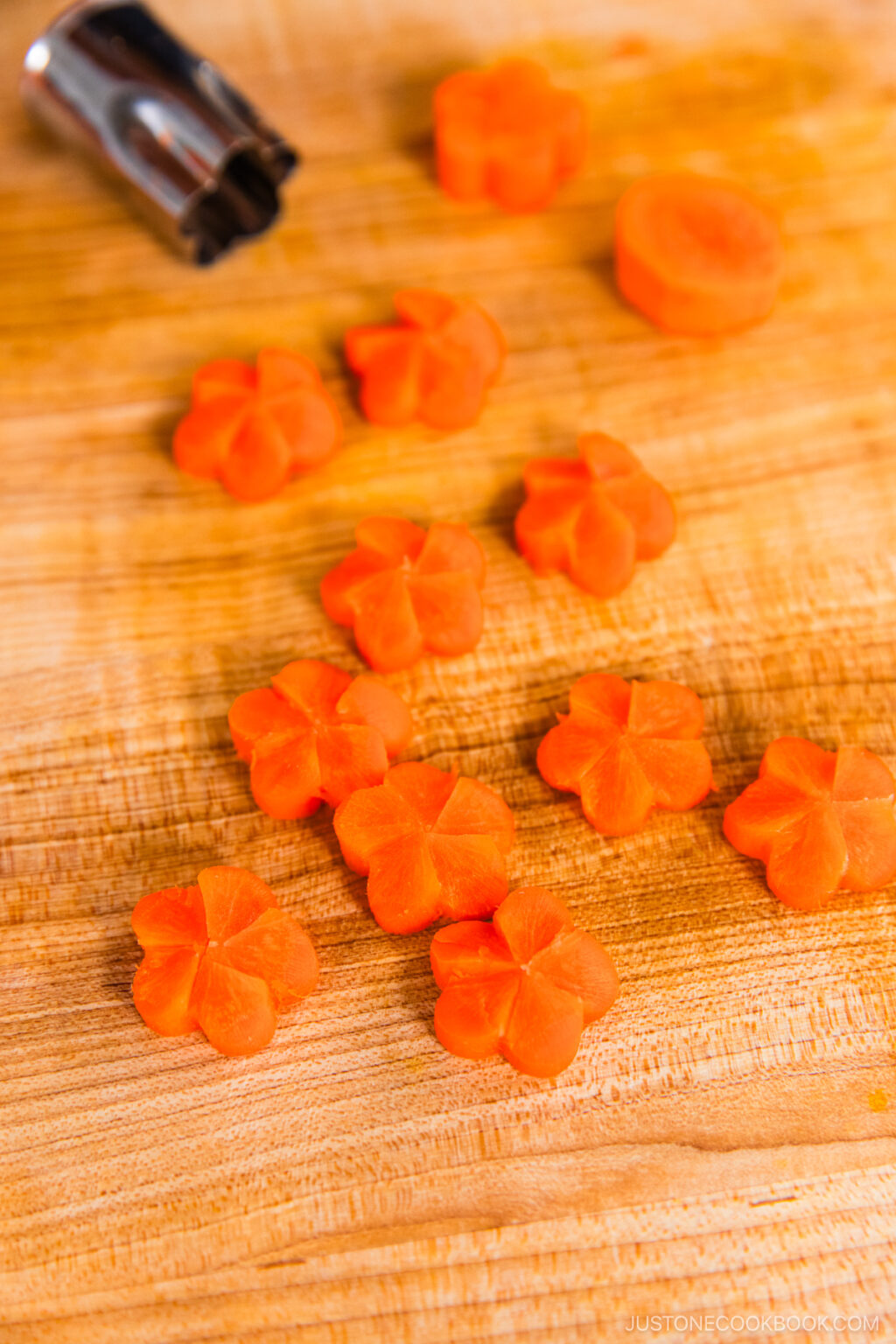 How to Cut Carrots into Flower Shapes (Nejiri Ume) • Just One Cookbook