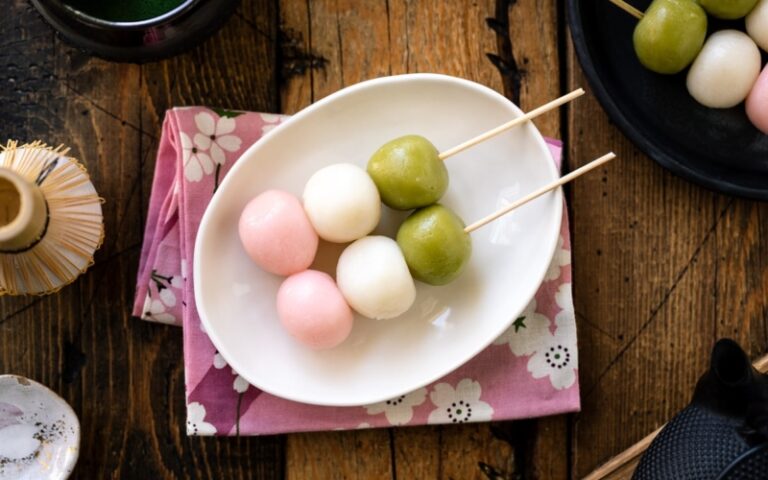 Popular Foods to Enjoy at Cherry Blossom Viewing (Hanami) • Just One ...