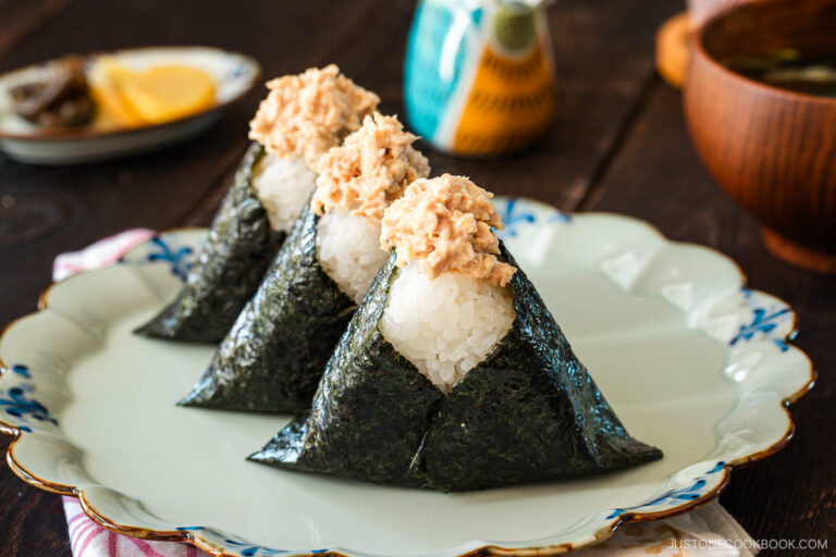 Tuna Mayo Onigiri ツナマヨおにぎり • Just One Cookbook