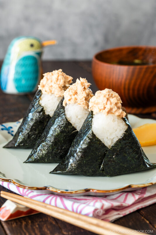 Tuna Mayo Onigiri ツナマヨおにぎり • Just One Cookbook